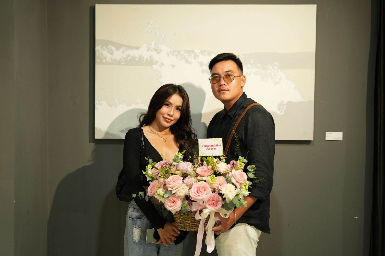 Nguyễn Ngọc Liêm triển lãm các tác phẩm trong showcase về biển với chủ ...